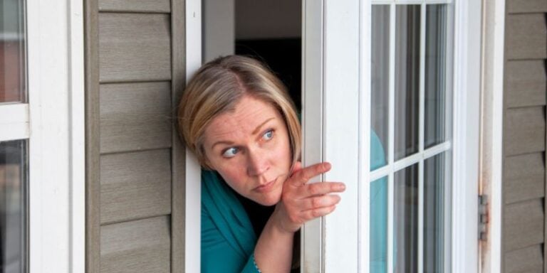 Agoraphobia: Fear of Public Places & How to Overcome It | Insightful ...